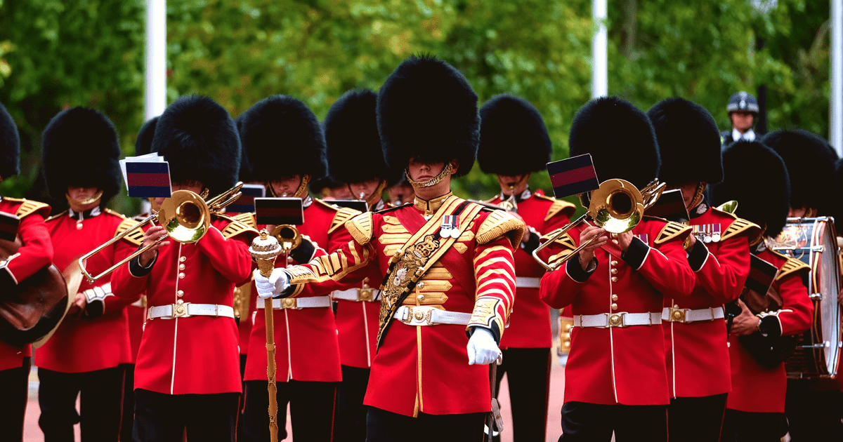 Changing of the Guard Tour | VisitBritain