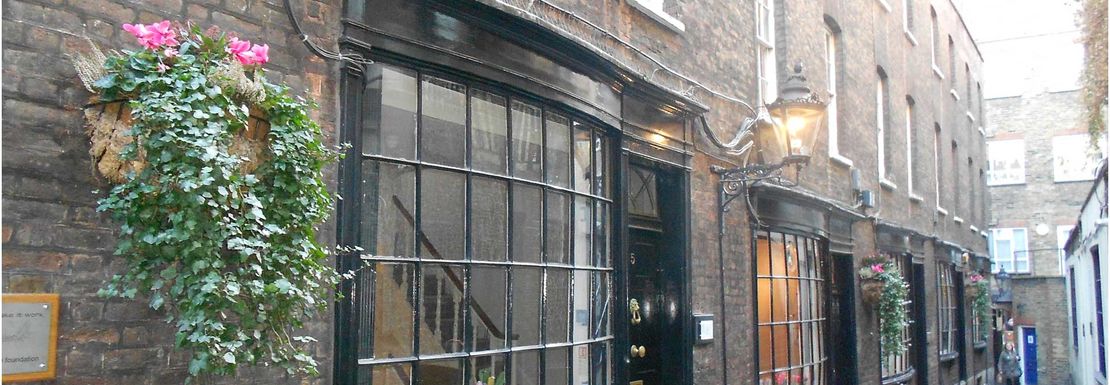 Secret London Walking Tour | VisitBritain